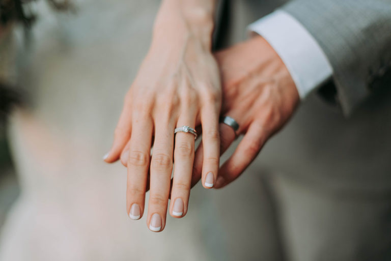 Anillos de matrimonio con GPS para saber tu ubicación todo el tiempo