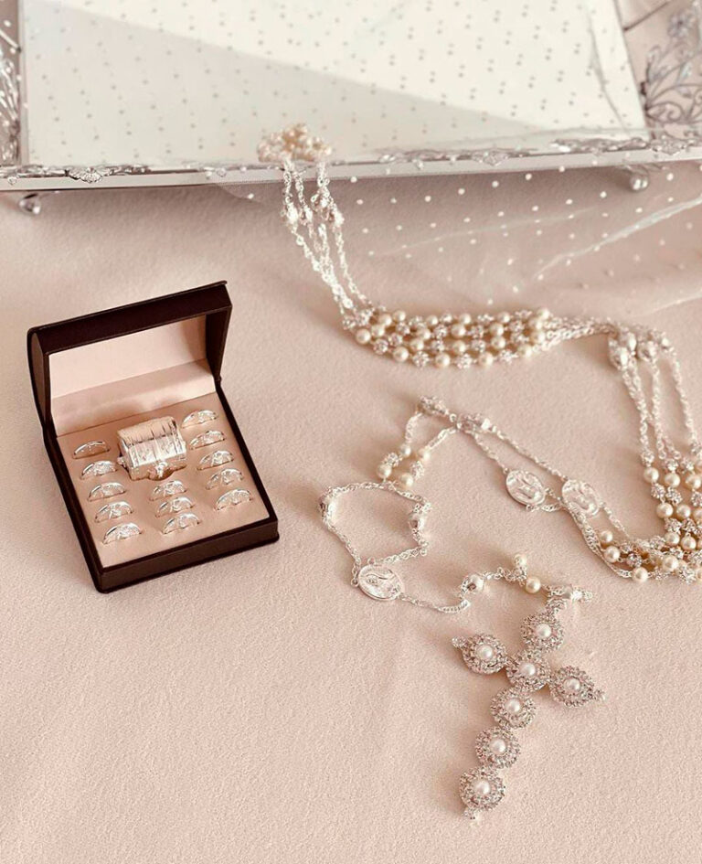 Arras de boda: el significado e historia de un vínculo de compromiso