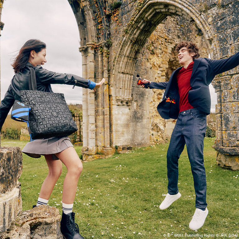 ¡Saca tu magia interior! Nueva colección de bolsos y accesorios de ...