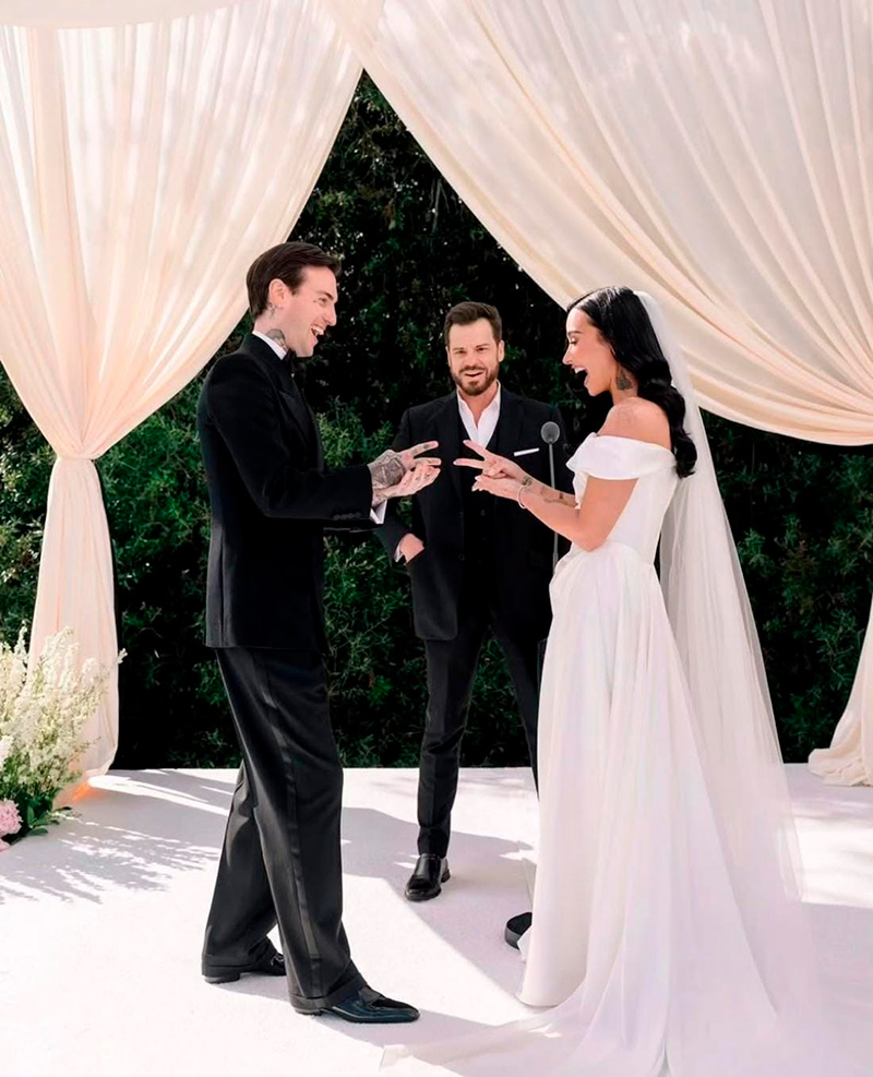 Demi Lovato se casa con Jordan Lutes: ella lució un Vivienne Westwood ...